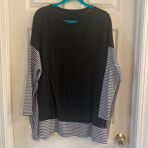 Doe & Rae | Sweaters | Doe Rae Black White Poncho Sweater M | Poshmark